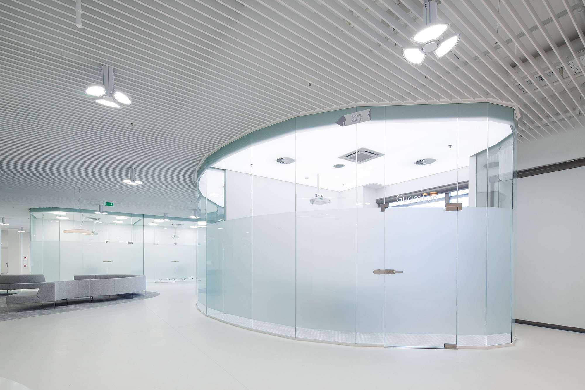 GE Customer Experience Center / by ZALEWSKI - Architecture List