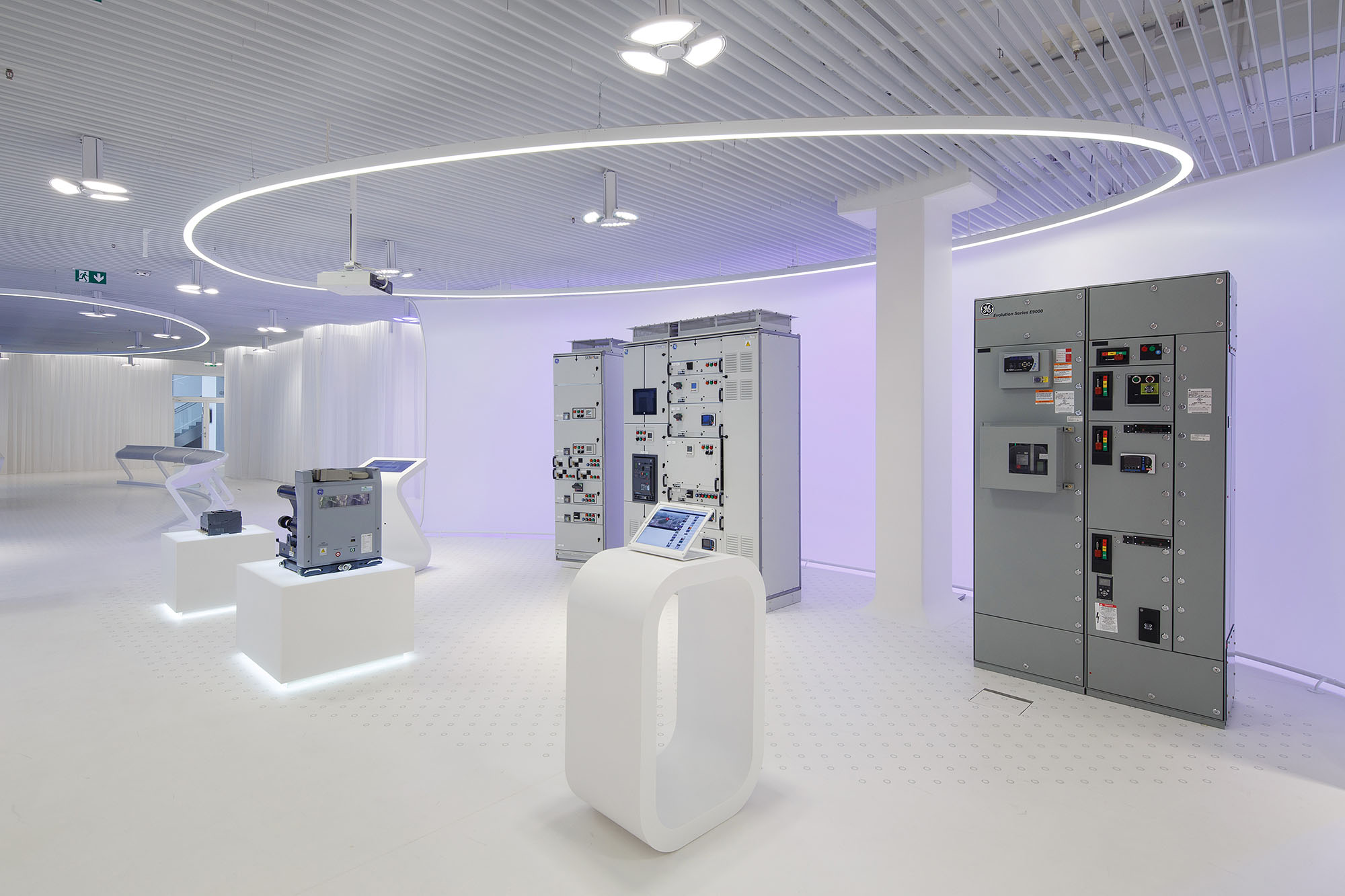 GE Customer Experience Center / by ZALEWSKI - Architecture List