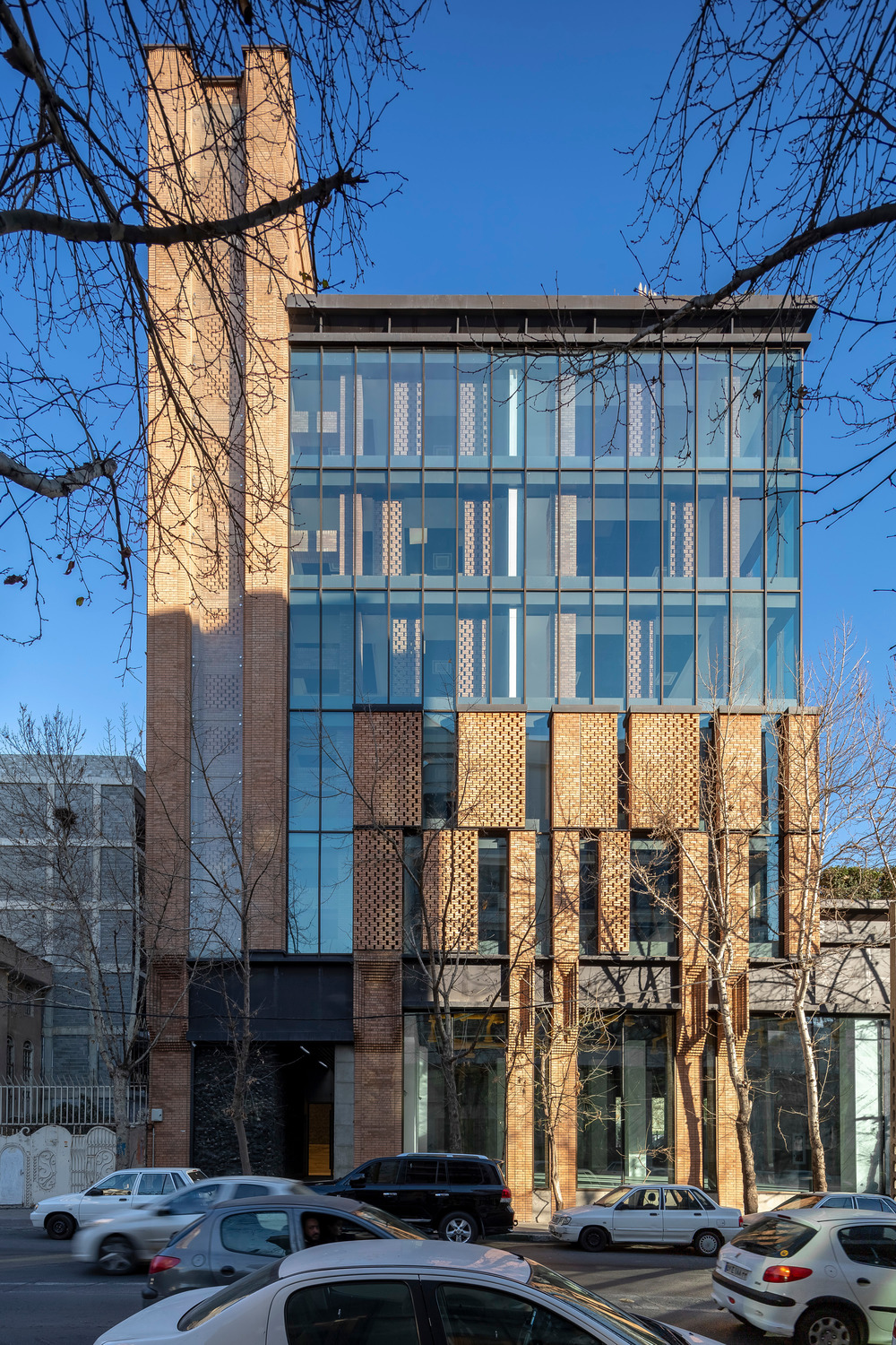 Zomorrod 11: Bricks on The Move / Ã karan Architects - Architecture List