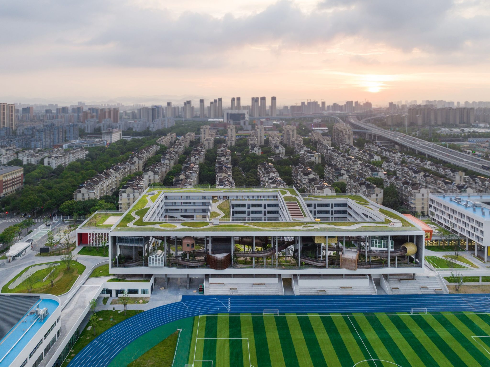 Huizhen High School: 2023 World Building of the Year Triumph ...