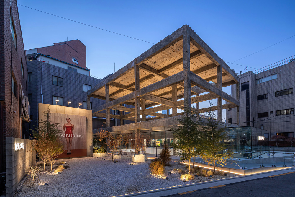 The Award-Winning Tamburins Seongsu Flagship Store